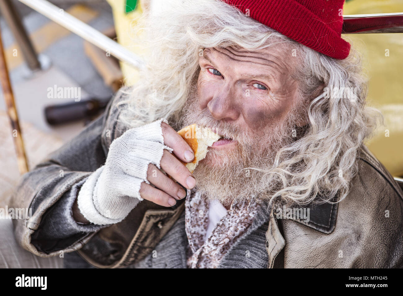 Homeless eating shelter hi-res stock photography and images - Alamy