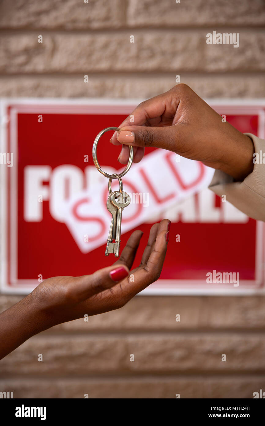 Handing over keys to house Stock Photo - Alamy