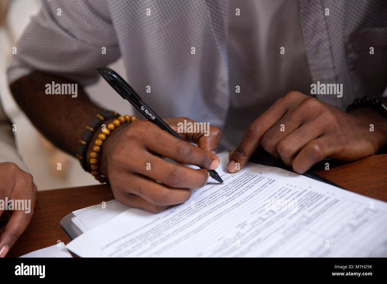 Man signing document Stock Photo - Alamy