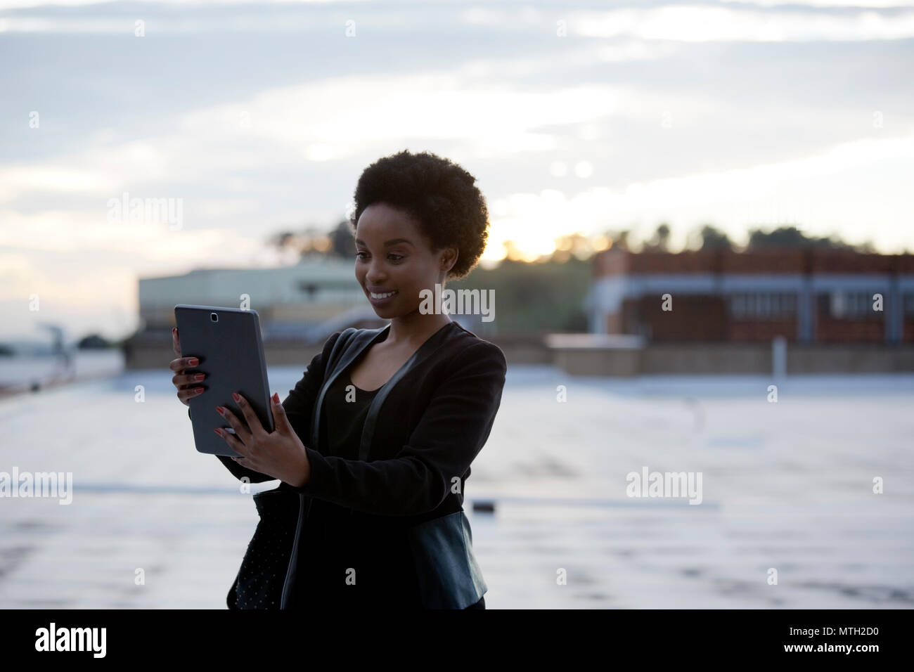 Business woman smile email hi-res stock photography and images - Alamy