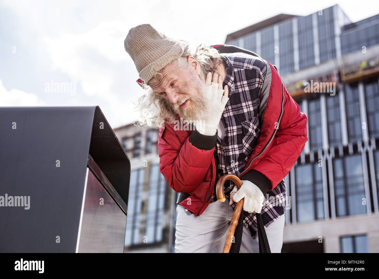 Man leaning forward hi-res stock photography and images - Alamy