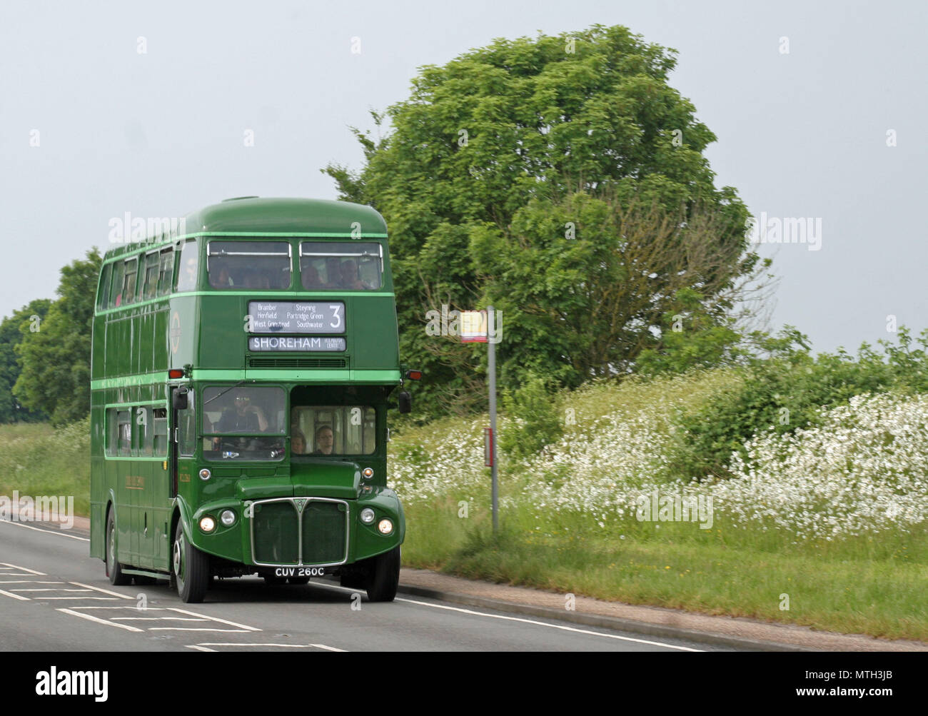 Green line routemaster bus hi-res stock photography and images - Alamy