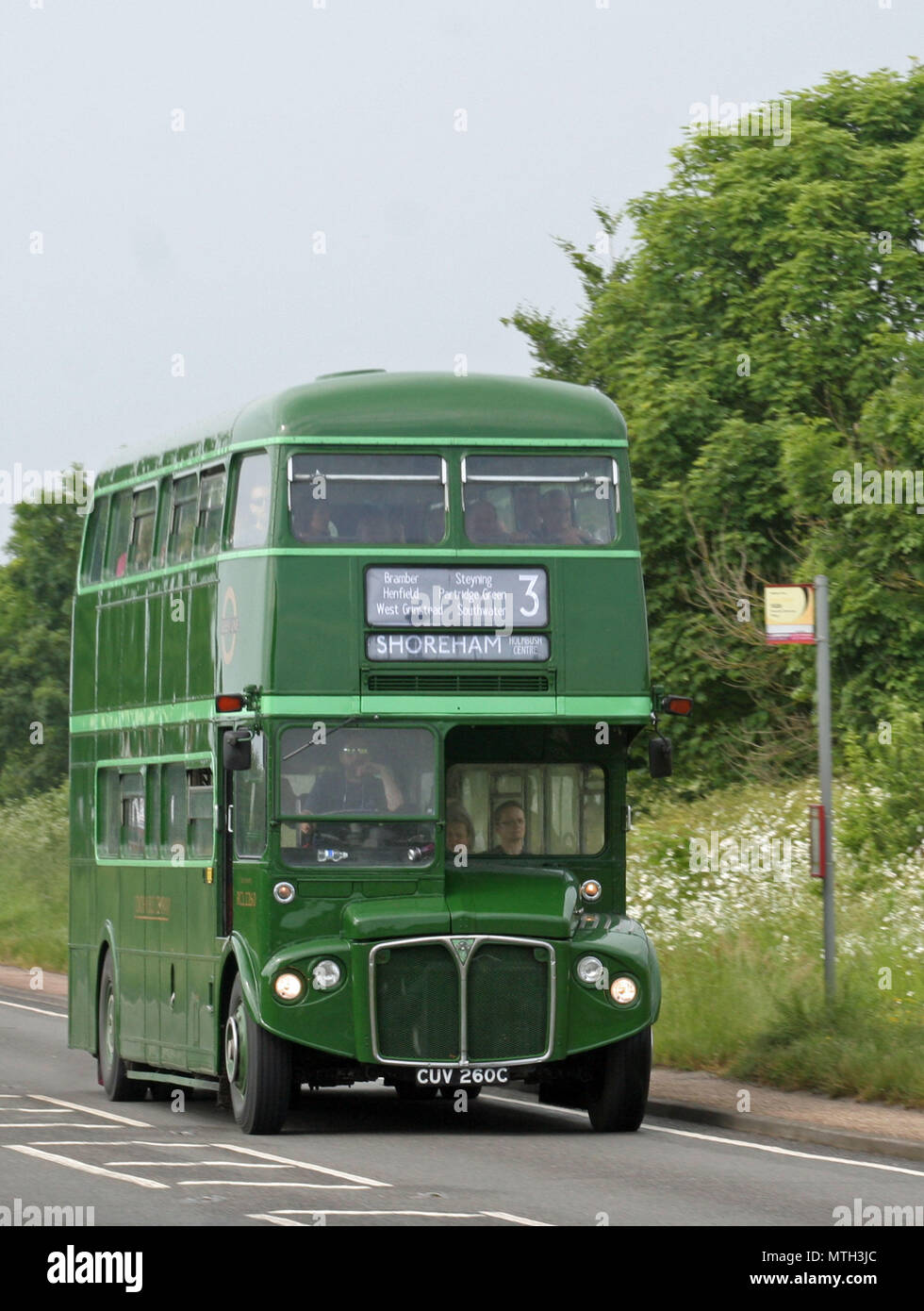 Green line routemaster bus hi-res stock photography and images - Alamy