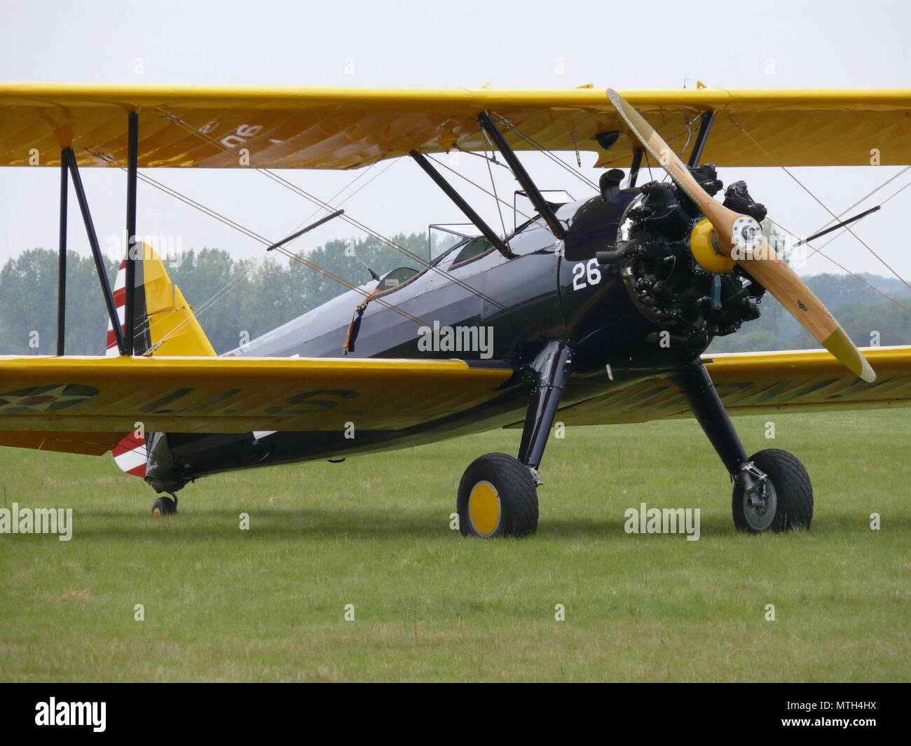 Air show biplane ww1 hi-res stock photography and images - Alamy