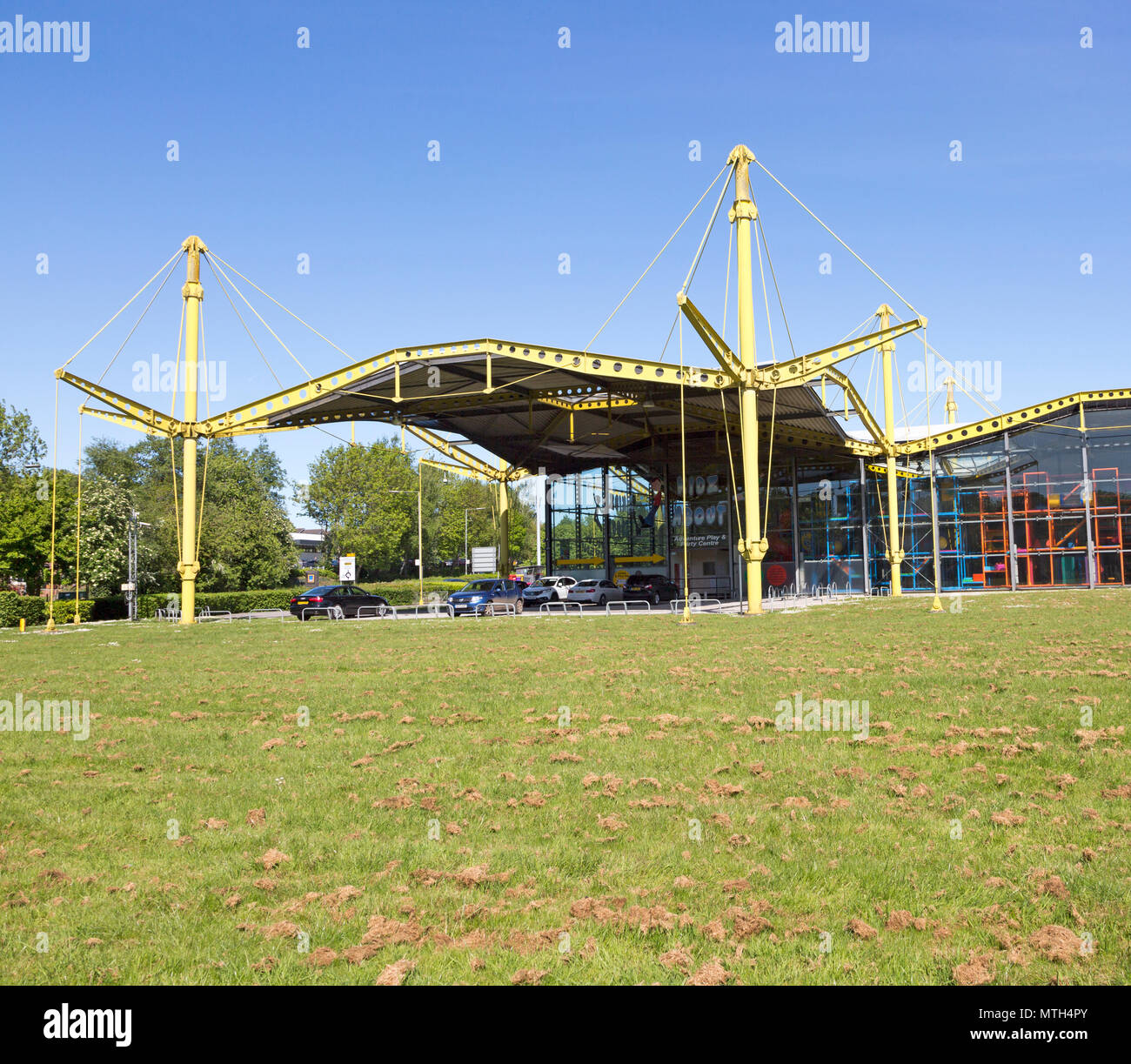 Renault distribution centre building designed by Norman Foster 1982 ...