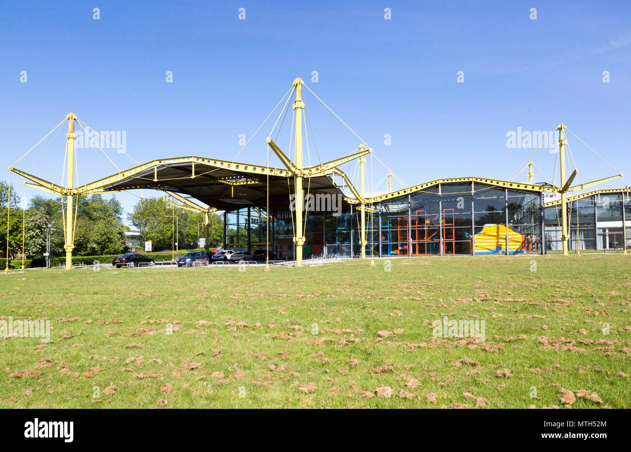 Renault distribution centre building designed by Norman Foster 1982 ...