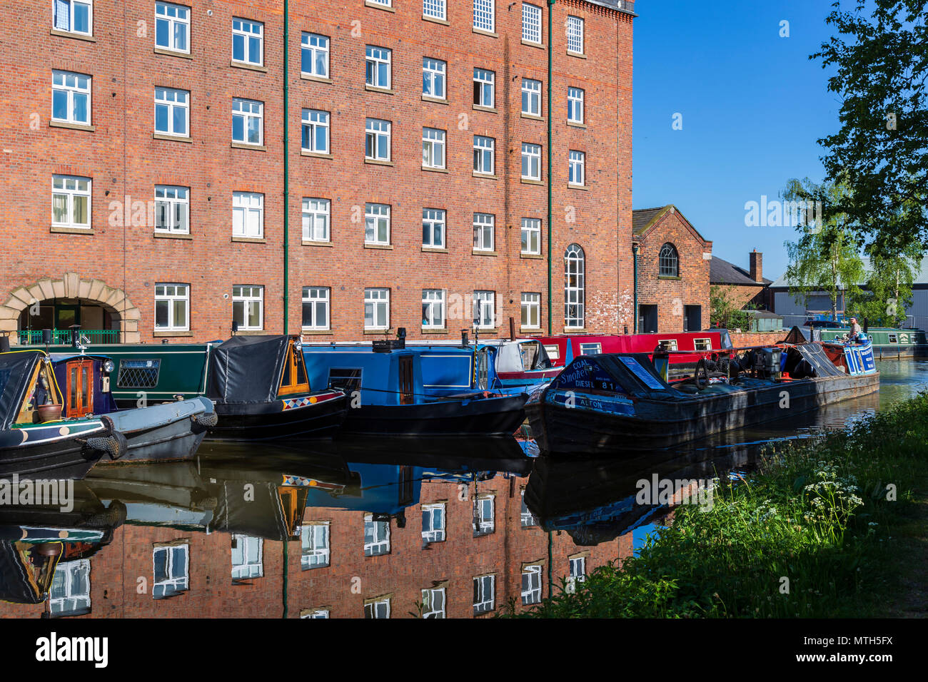 Mobile Fuel and Coal Delivery Barge on Macclesfield Canal on a Bright ...
