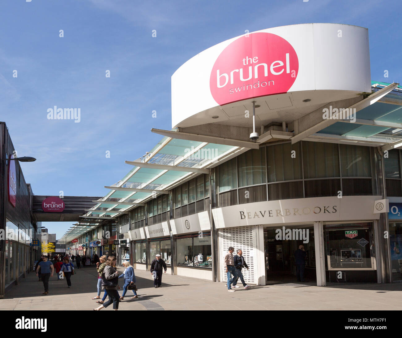 Swindon shops shoppers hi-res stock photography and images - Alamy