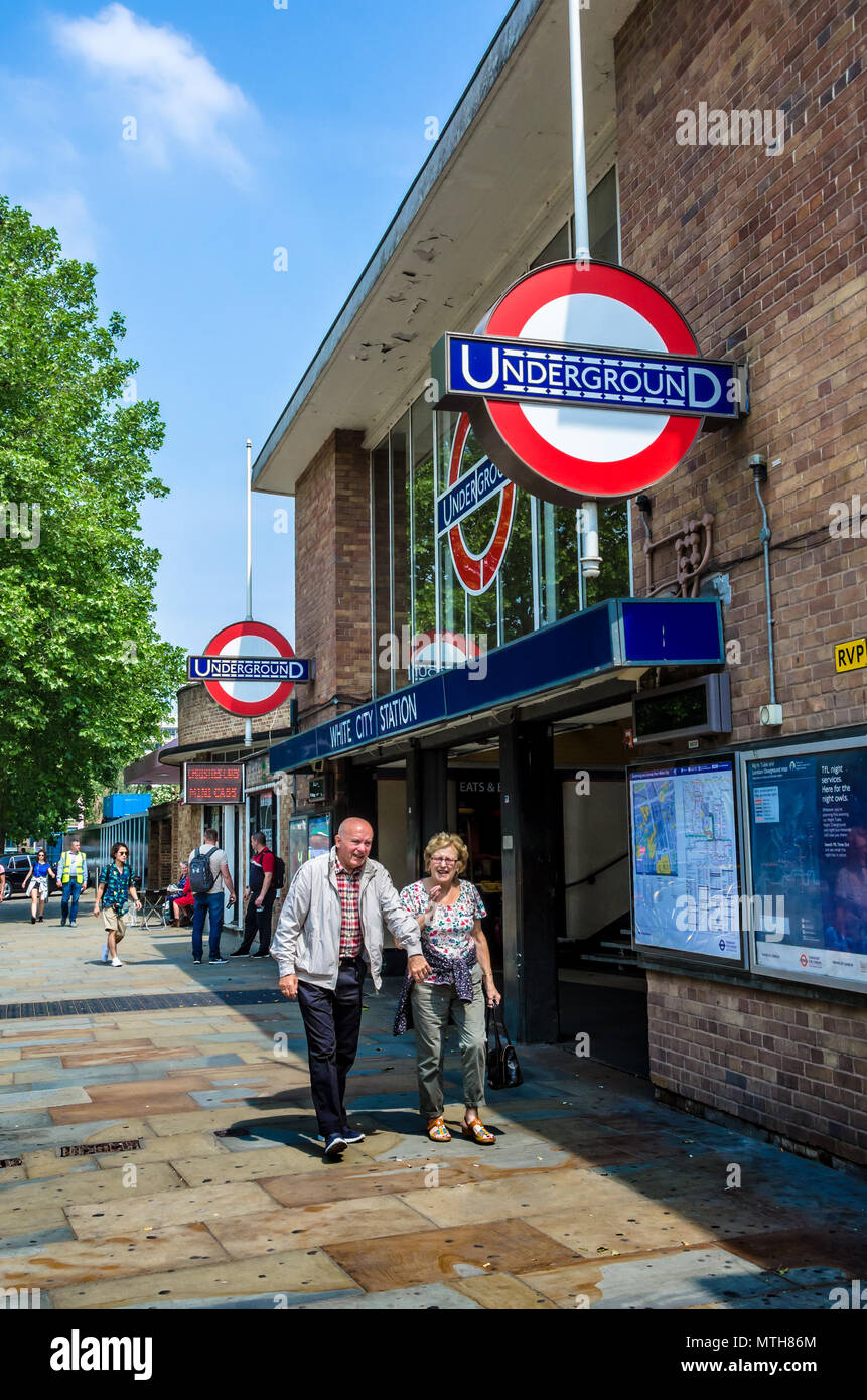 Walk walking london pavement symbol hi-res stock photography and images ...