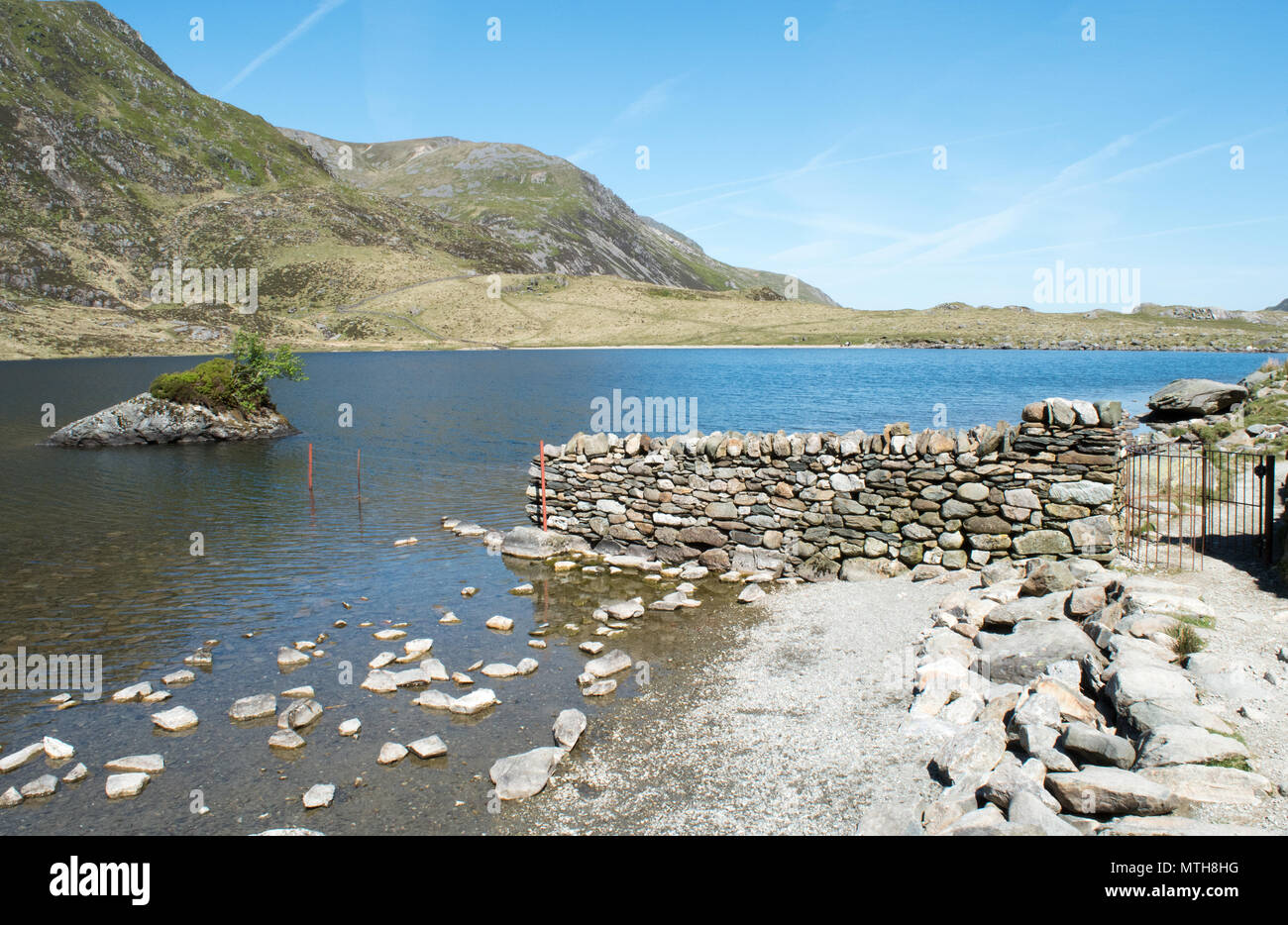 Cwm Idwal Rock High Resolution Stock Photography and Images - Alamy
