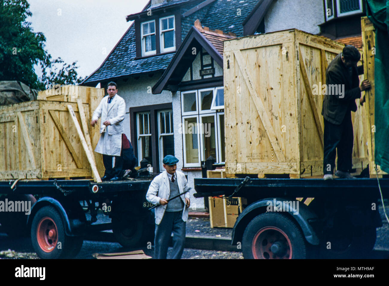 1950s Removal men in the UK Stock Photo - Alamy
