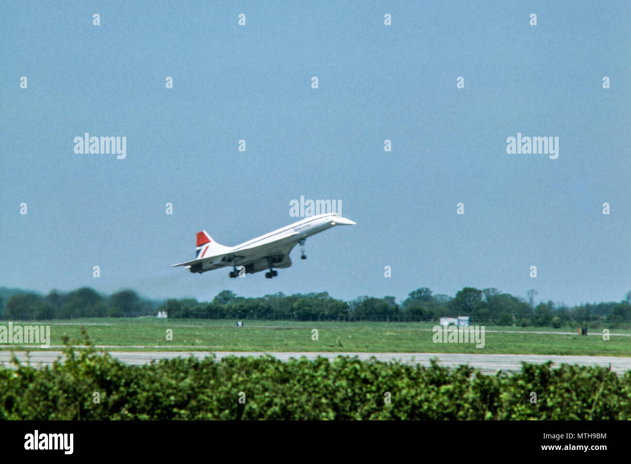 British airways concorde hi-res stock photography and images - Alamy