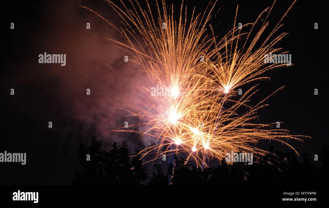 Fireworks silhouette hi-res stock photography and images - Alamy
