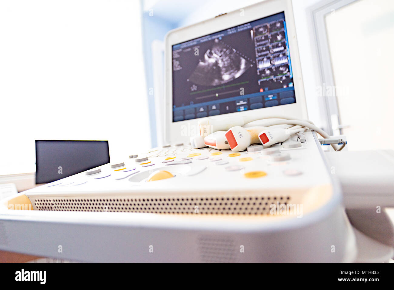 Modern ultrasonic device with sensors Stock Photo - Alamy