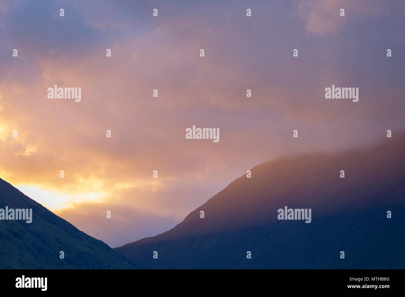 Sunset in mountains sun sets hi-res stock photography and images - Alamy