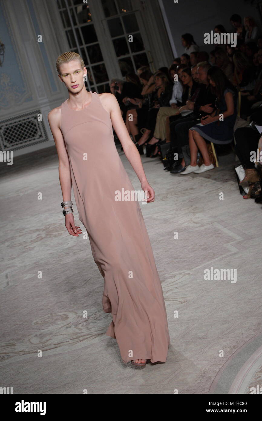 UK Fashion - Model on the runway during the Maria Grachvogel Spring ...
