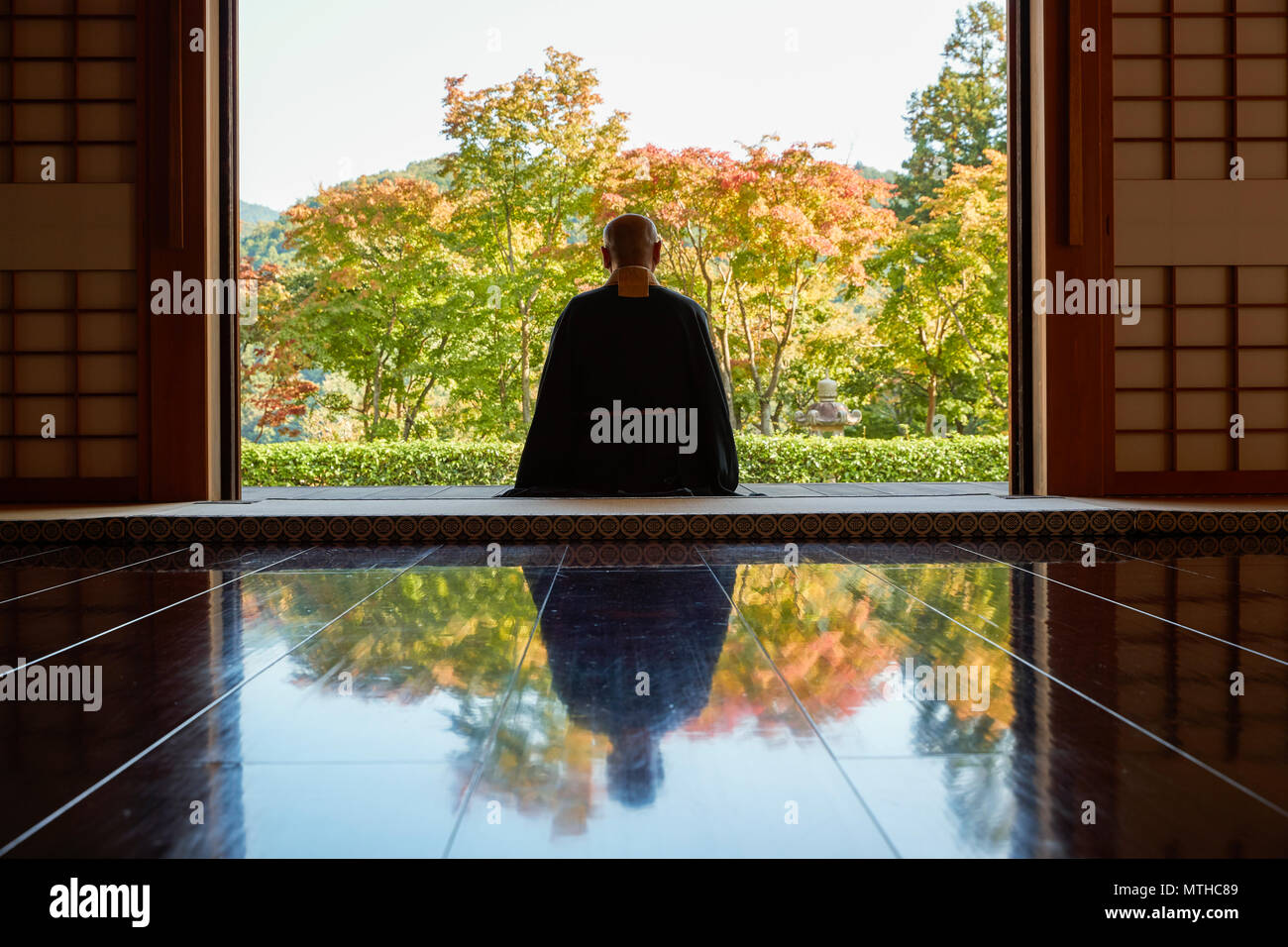 Japan monk door hi-res stock photography and images - Alamy
