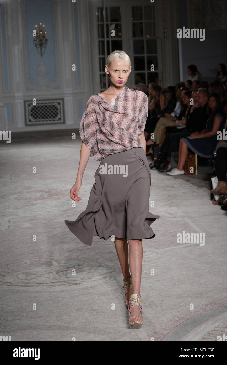 UK Fashion - Model on the runway during the Maria Grachvogel Spring ...