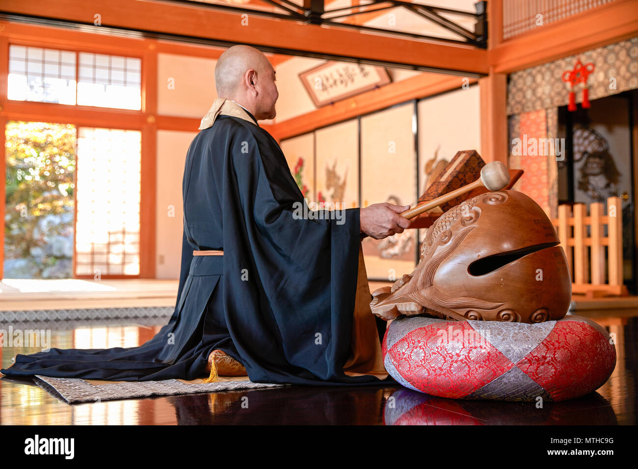 Japan monk door hi-res stock photography and images - Alamy