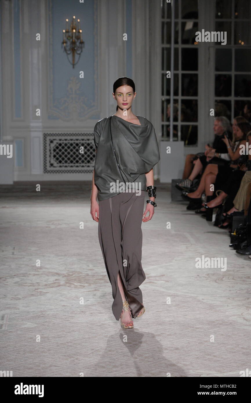 UK Fashion - Model on the runway during the Maria Grachvogel Spring ...