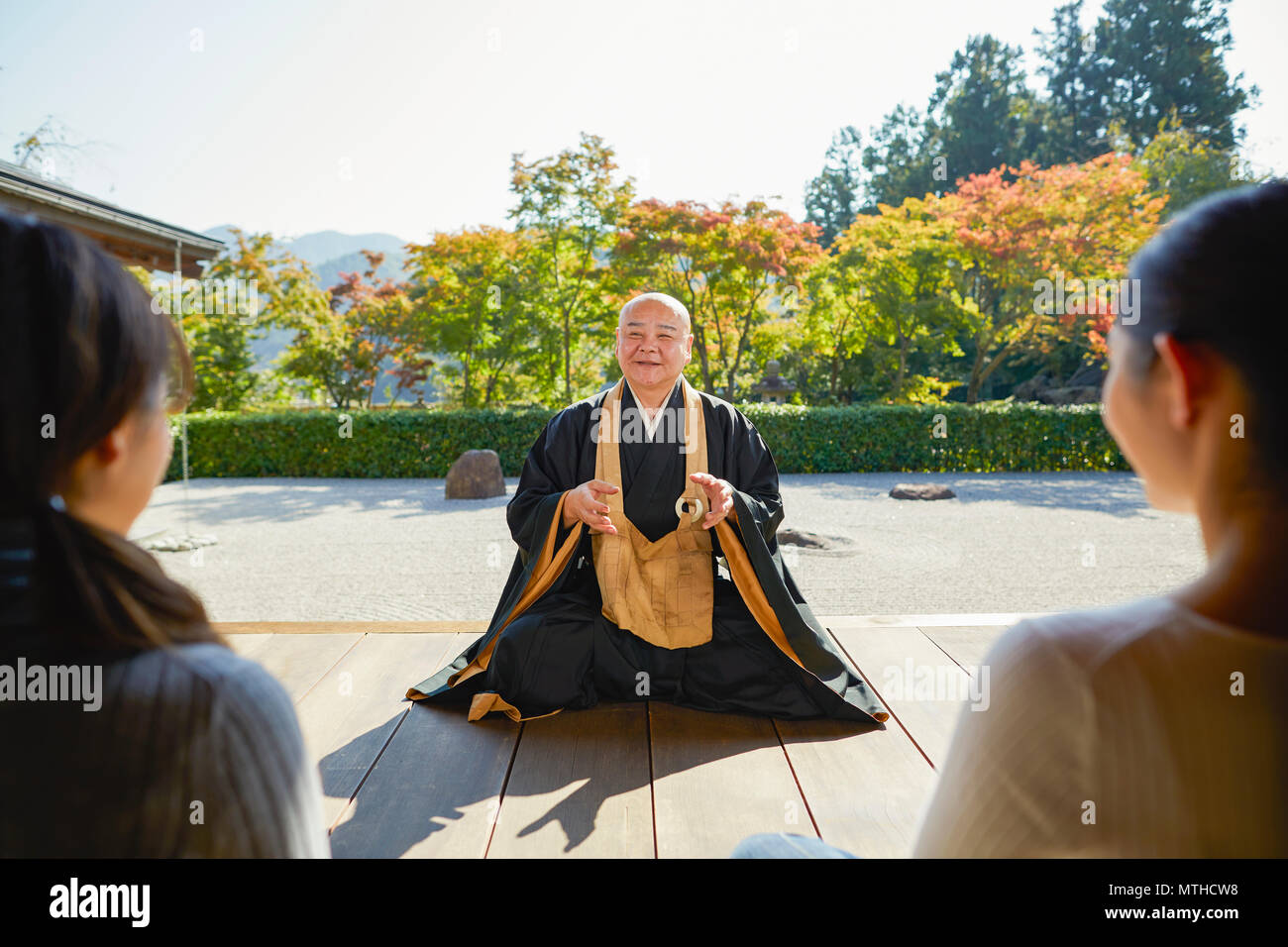 Japanese priest preaching zen meditation Stock Photo - Alamy