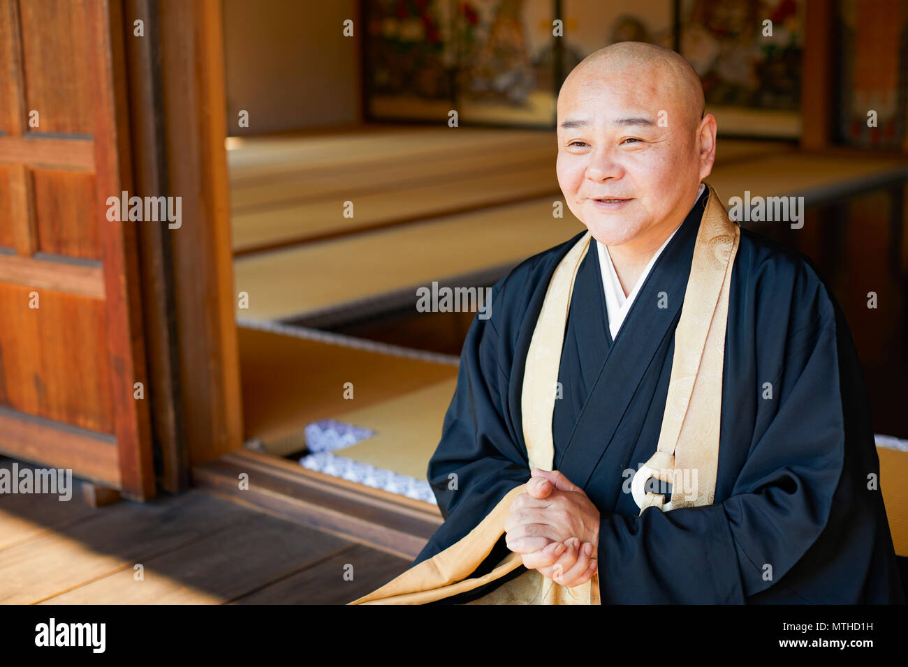 Stole priest hi-res stock photography and images - Alamy