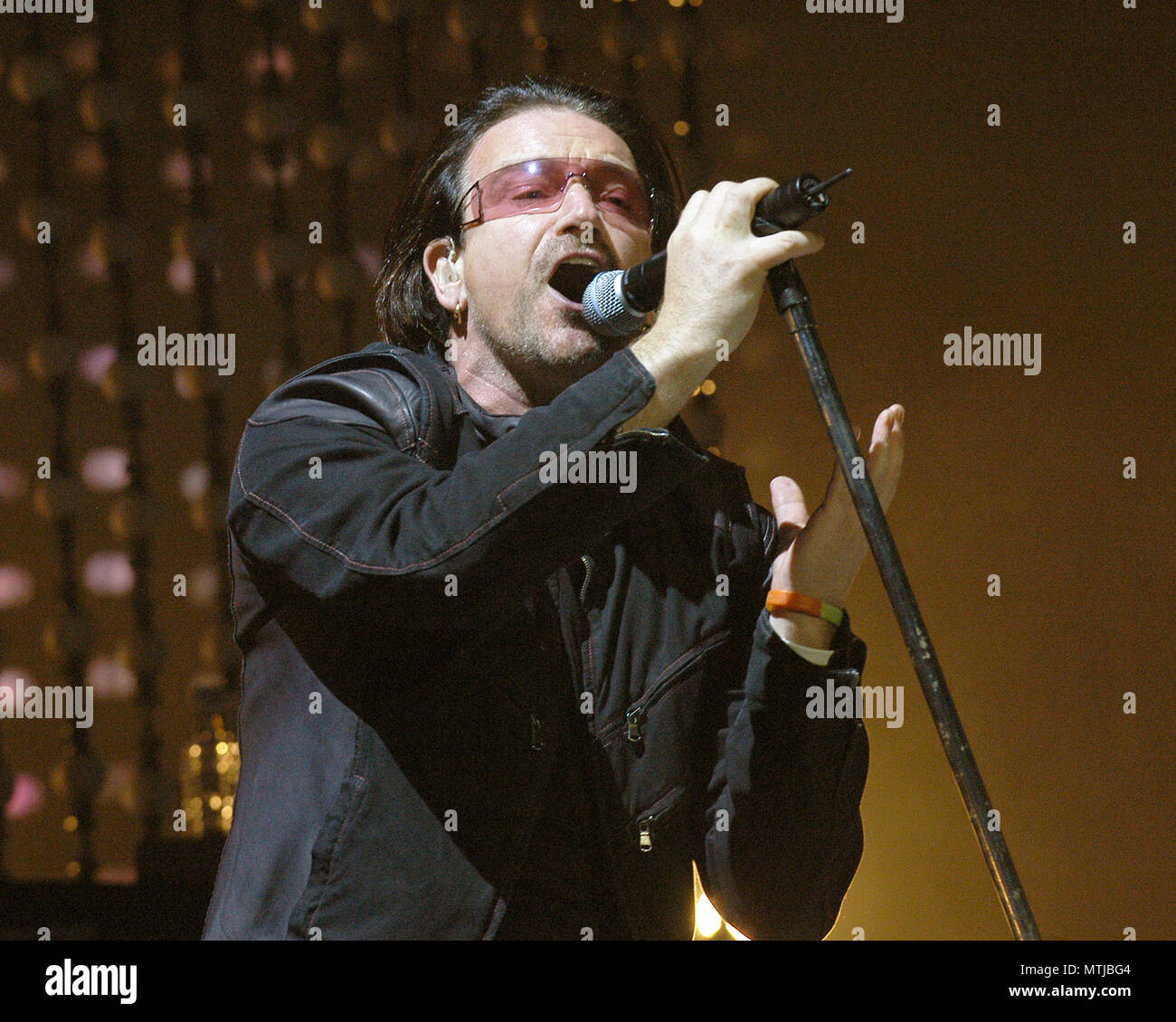 NOVEMBER 18 - ATLANTA, GA: Bono of U2 performs during the band's ...