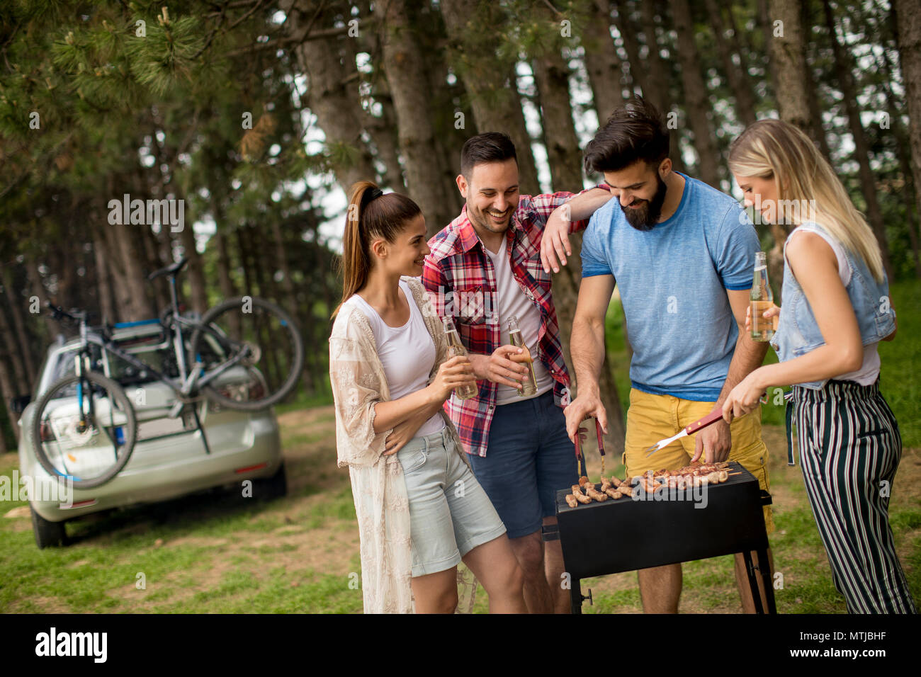 Barbecue people smiling hi-res stock photography and images - Alamy