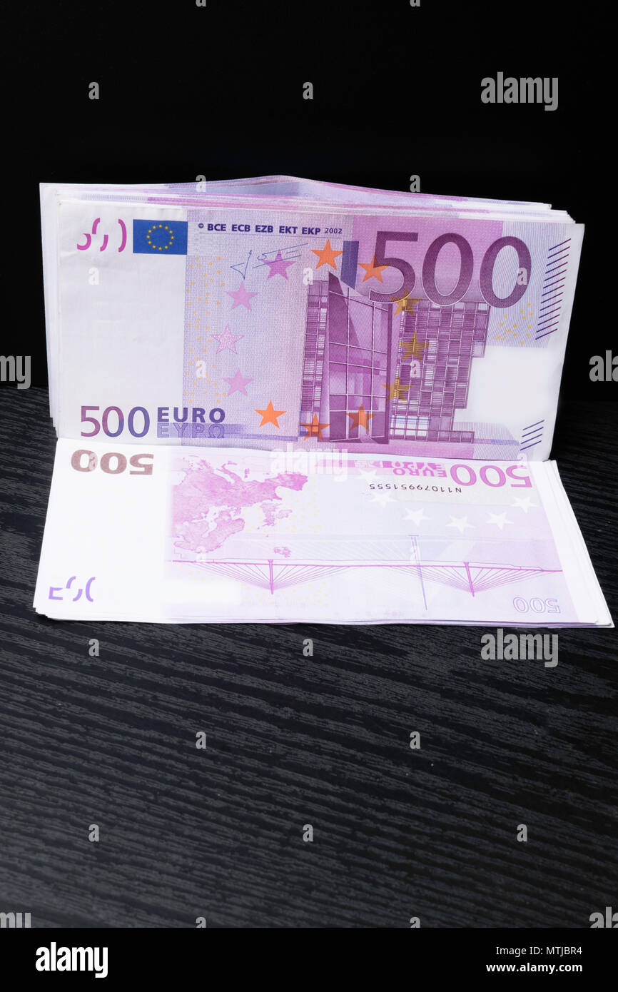 Big amount of Five hundred cash notes of European Union Currency ...