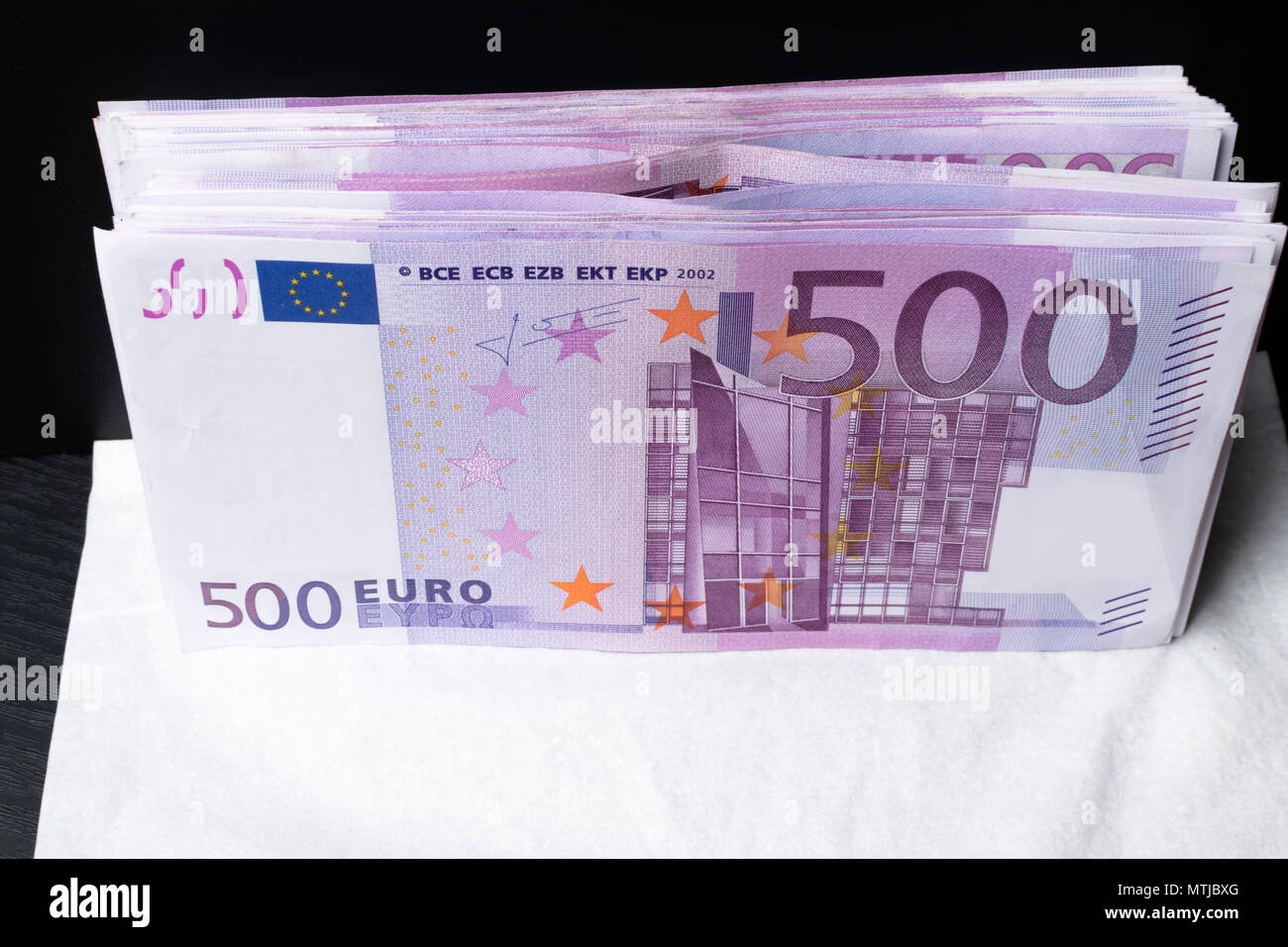 Big amount of Five hundred cash notes of European Union Currency ...
