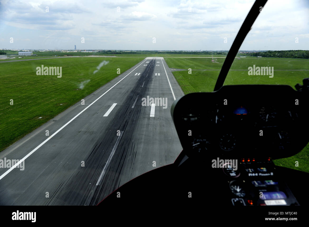 Airport navigation hi-res stock photography and images - Alamy