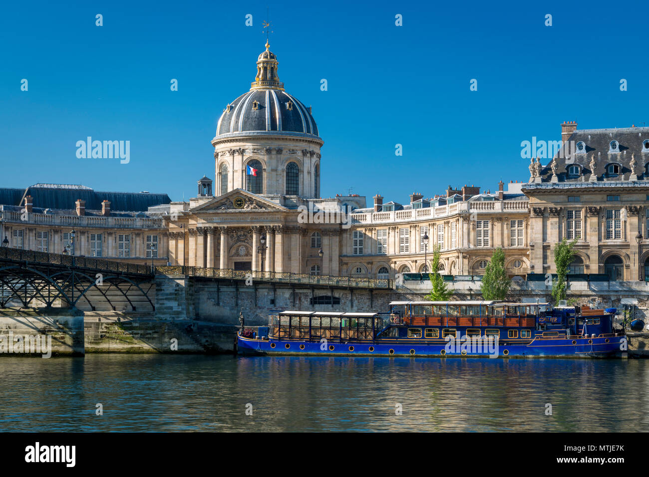 Buildings along seine river hi-res stock photography and images - Alamy