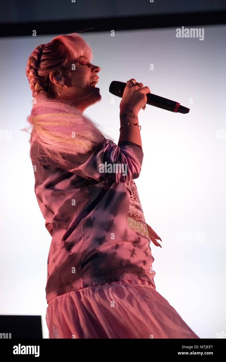 Lily allen singer hi-res stock photography and images - Alamy