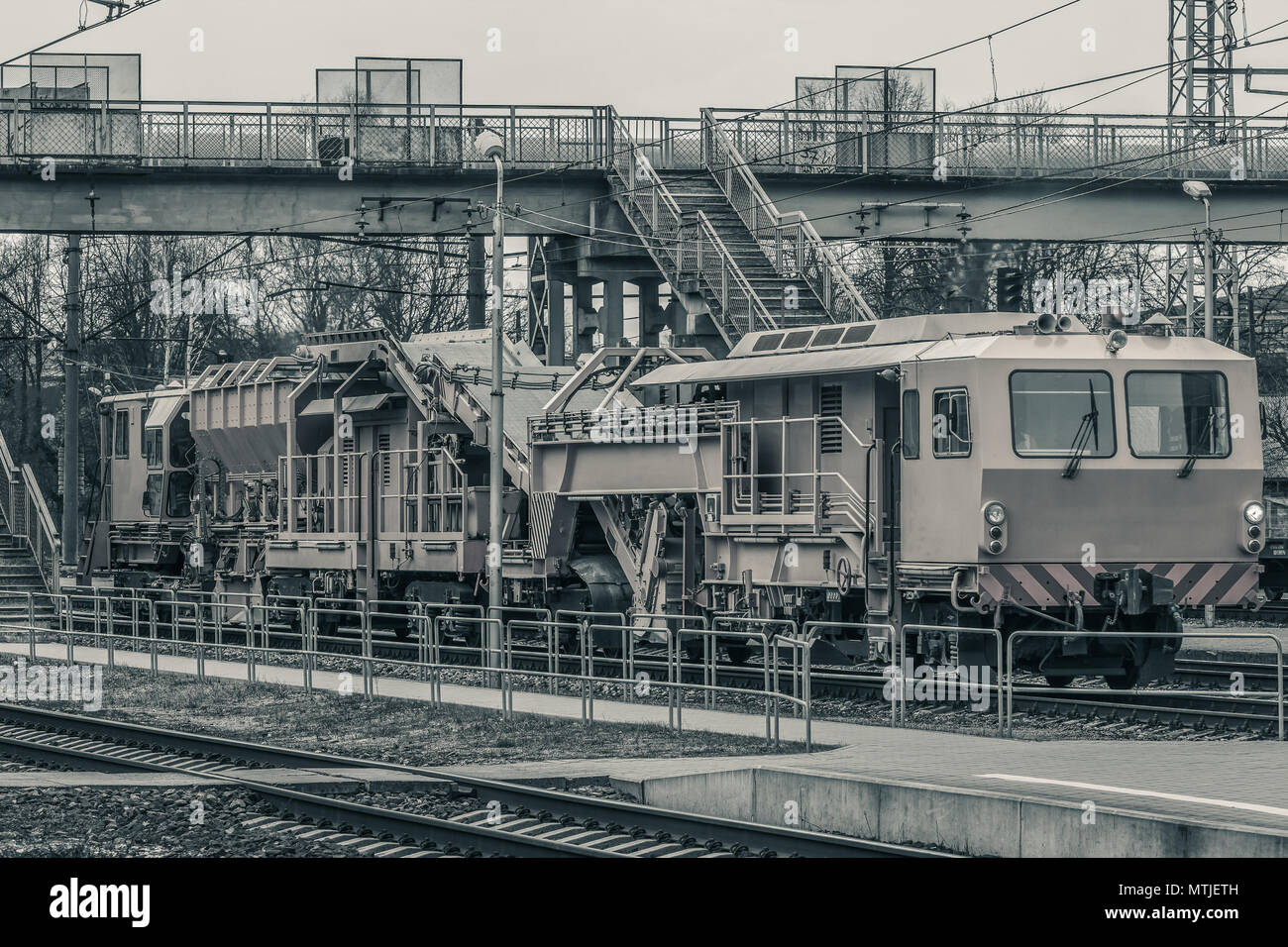 Profiling machine hi-res stock photography and images - Alamy