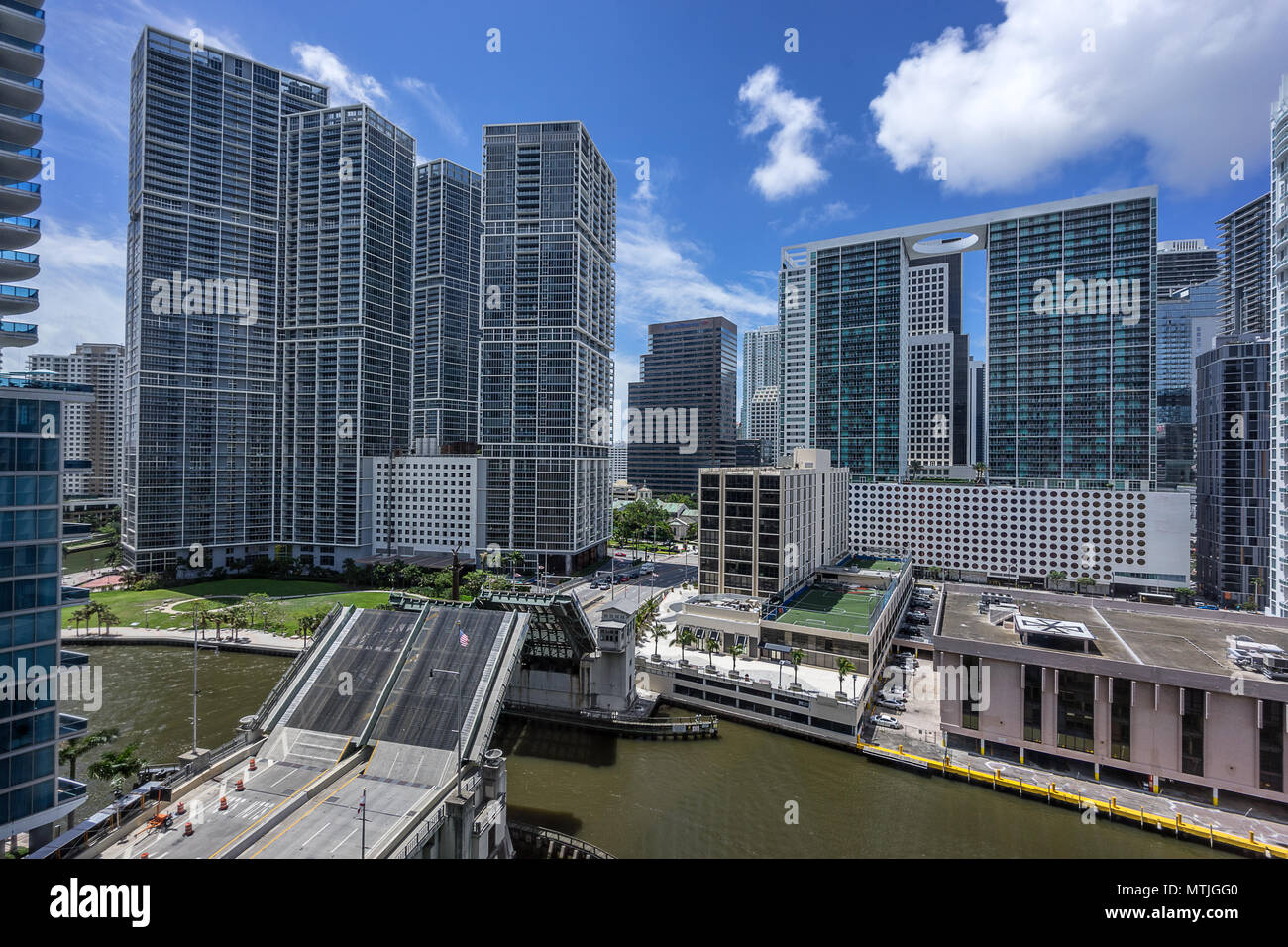 Brickell bridge across the Miami river in Miami Florida Stock Photo - Alamy