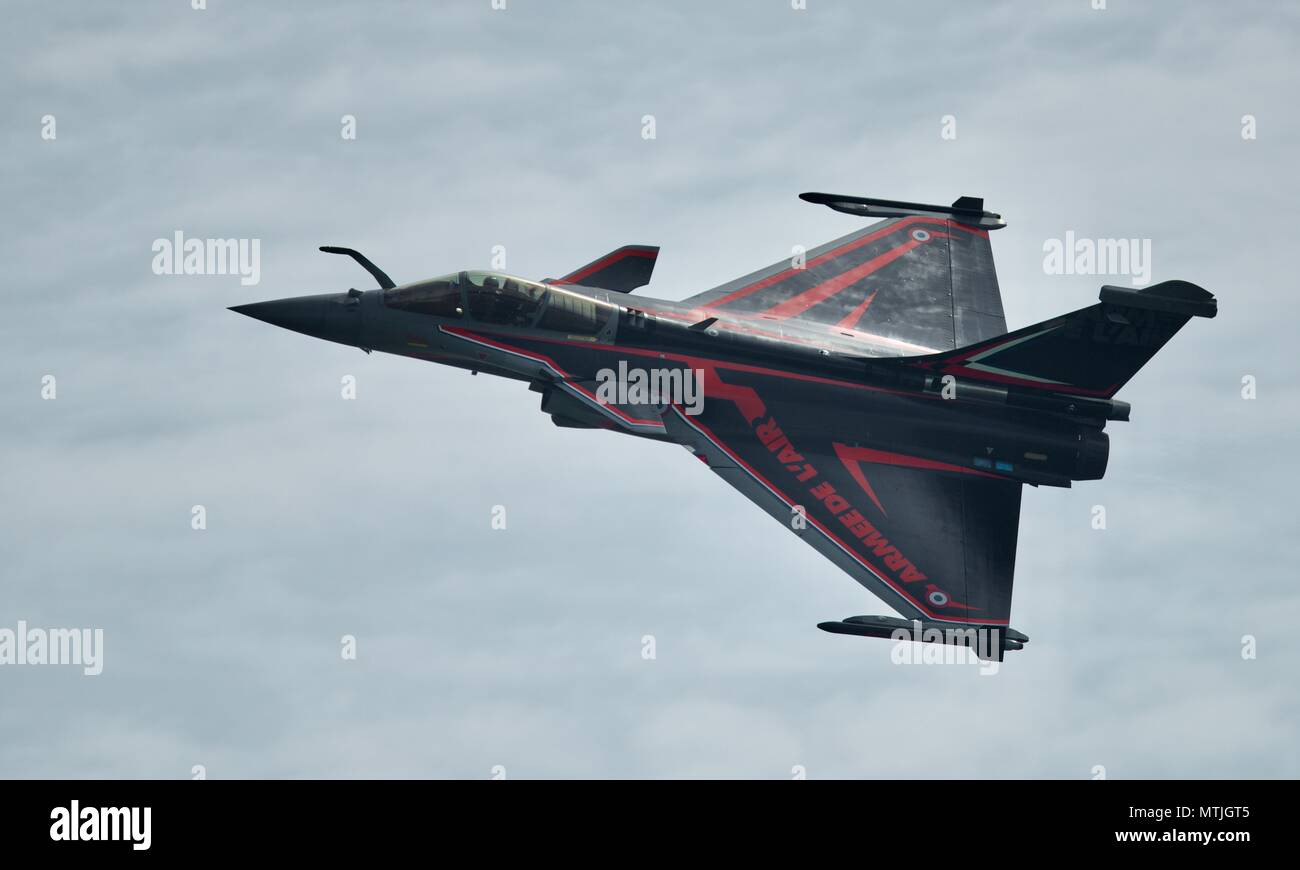 Rafale Solo Display Team with it's new paint scheme for 2018 - flying ...