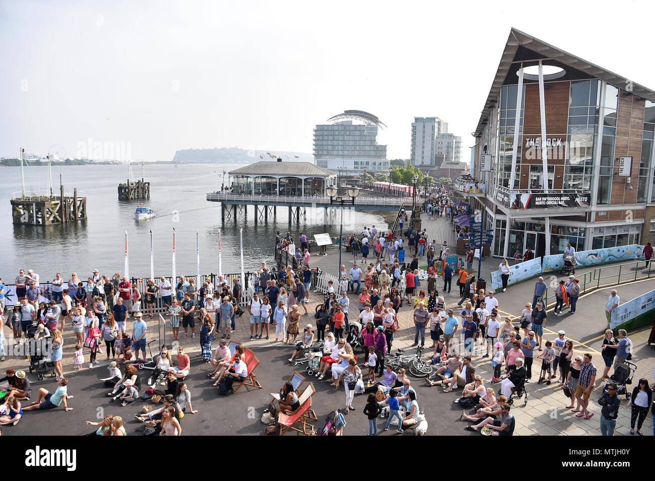 Cardiff bay wales hi-res stock photography and images - Alamy