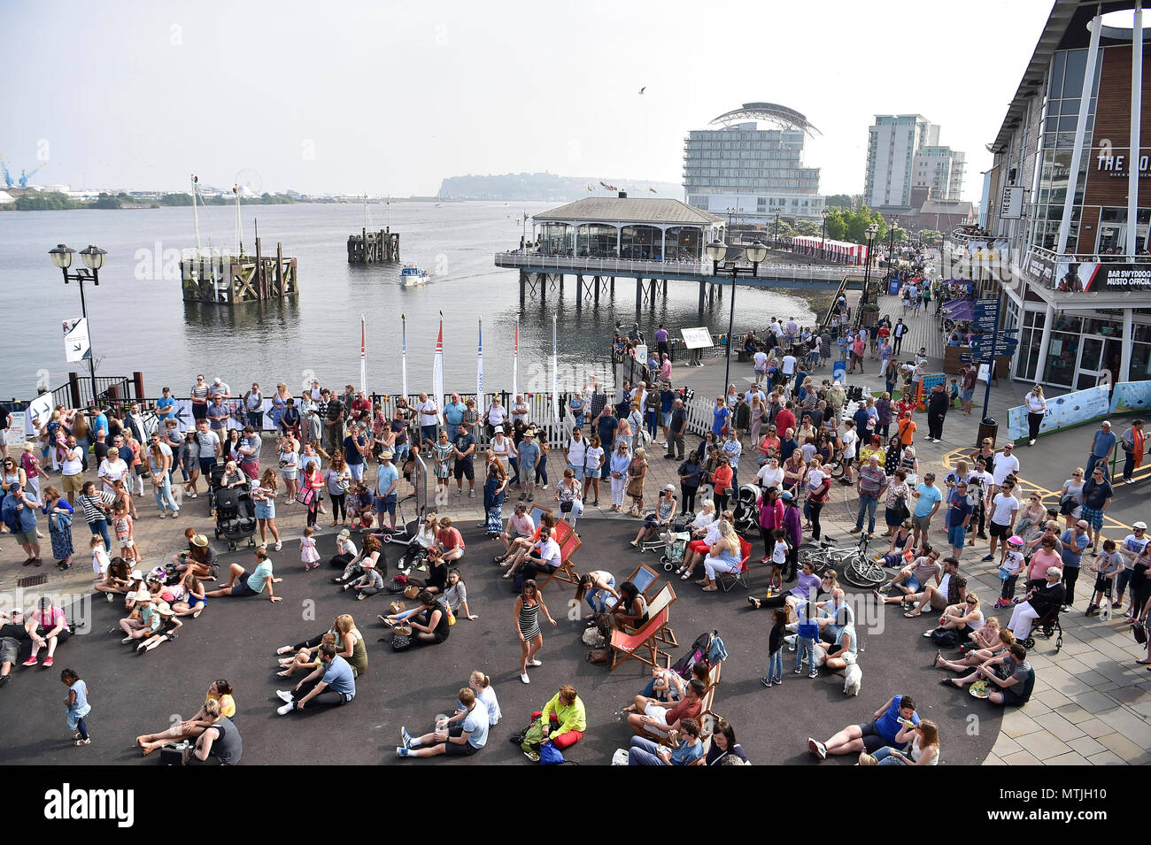 Cardiff bay wales hi-res stock photography and images - Alamy