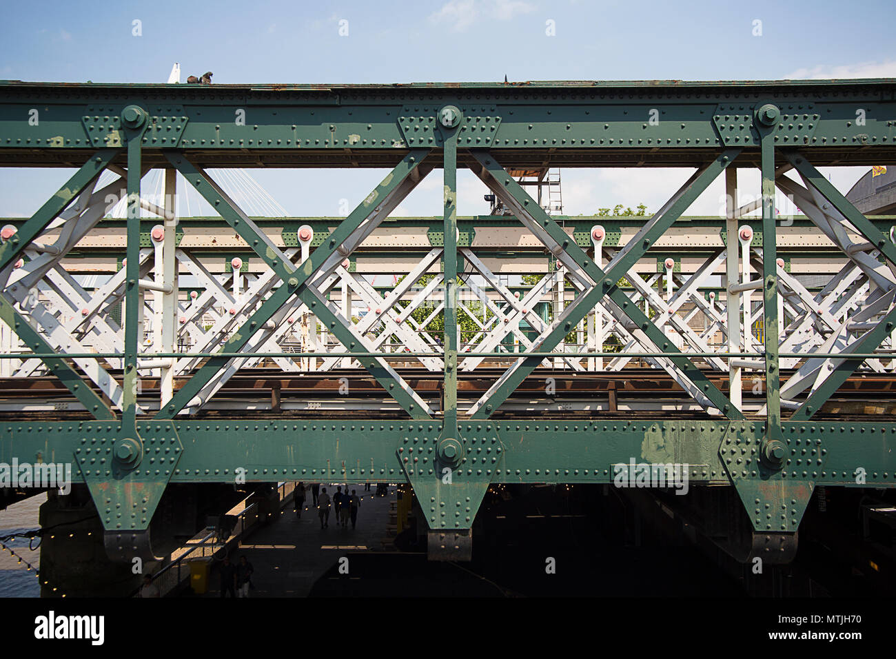 Metal bridges hi-res stock photography and images - Alamy