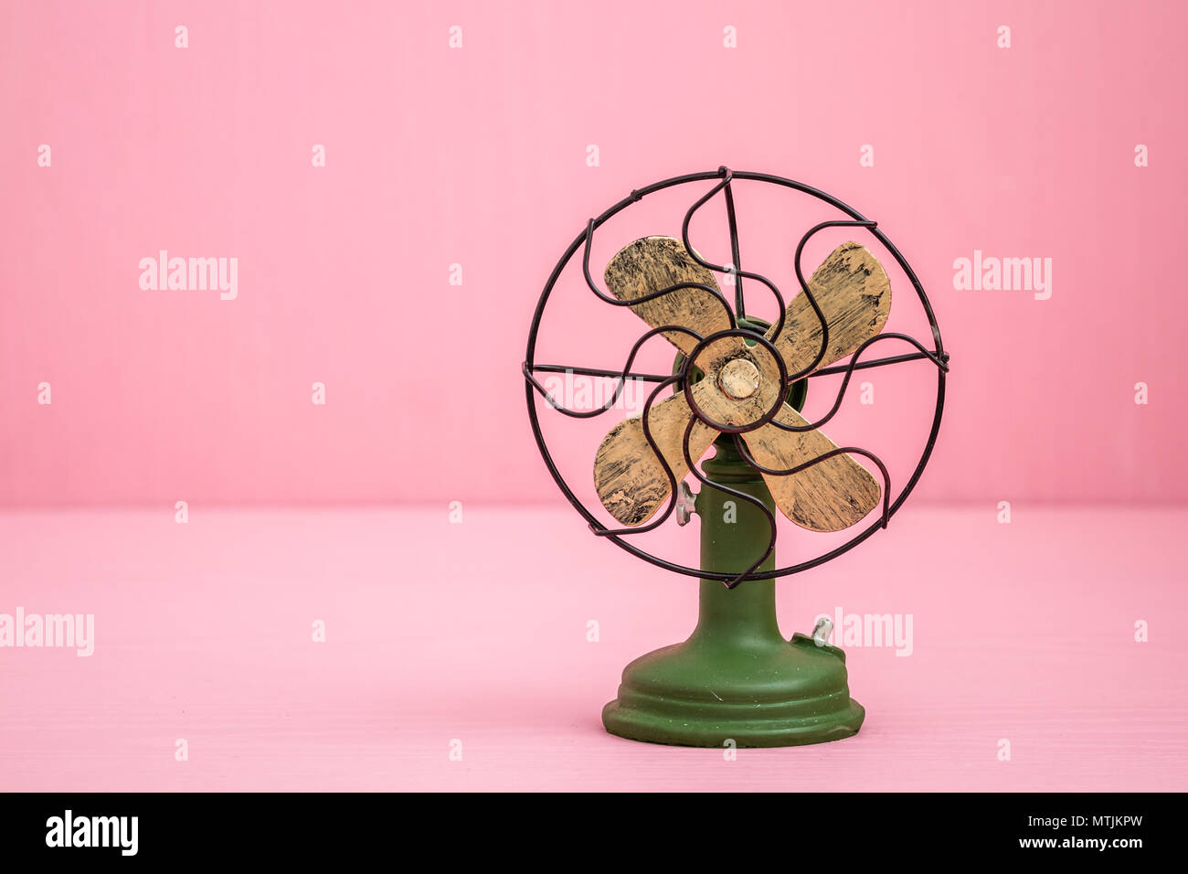 Antique, electric table fan hi-res stock photography and images - Alamy