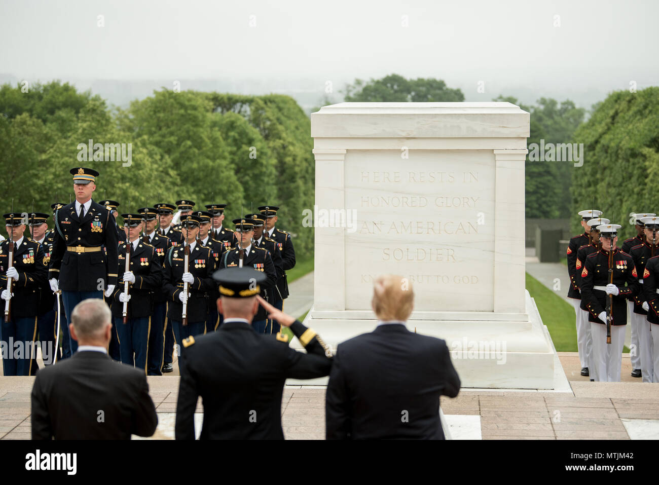 President trump in cemetery hi-res stock photography and images - Alamy