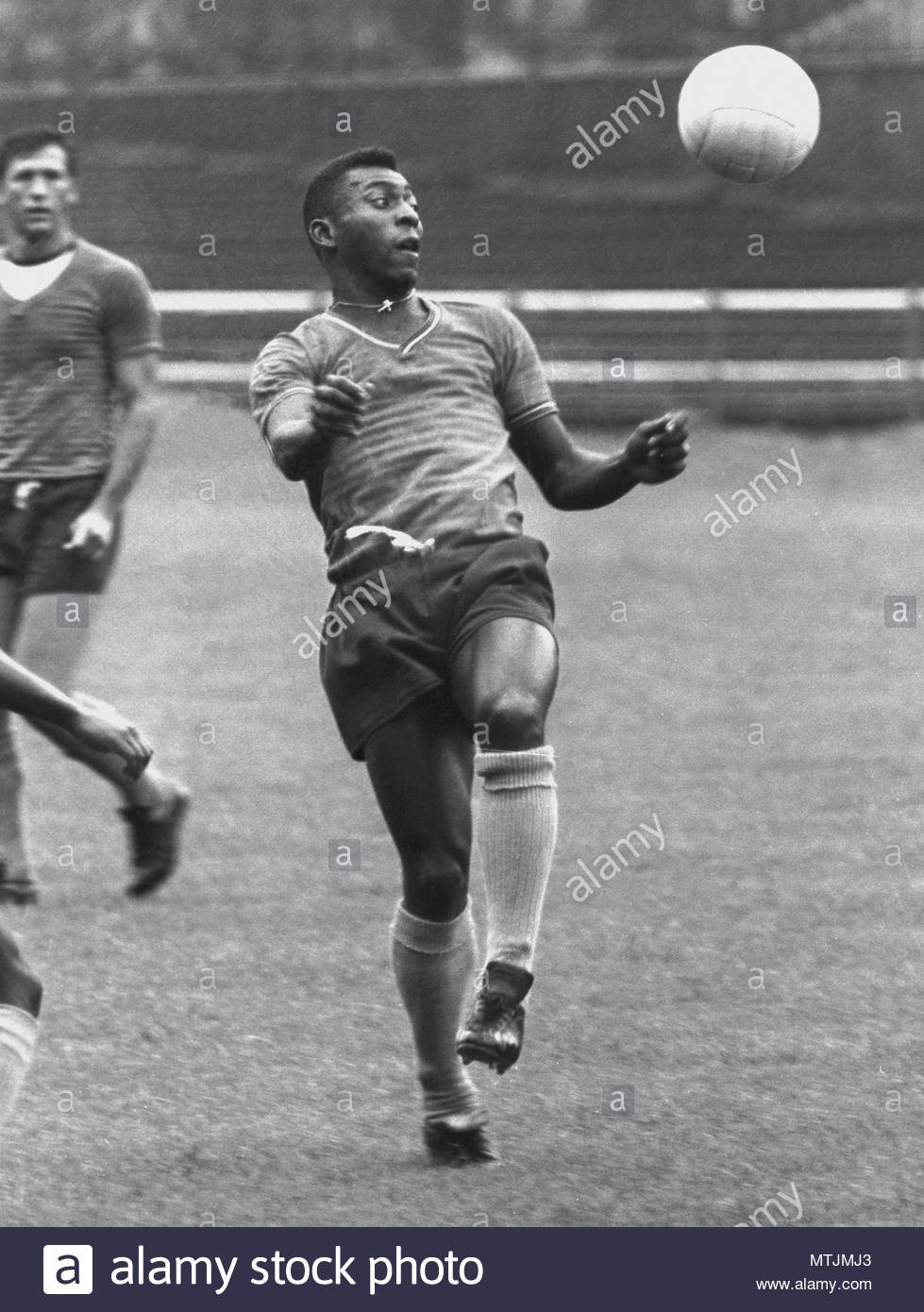 Pele 1966 Black and White Stock Photos & Images - Alamy