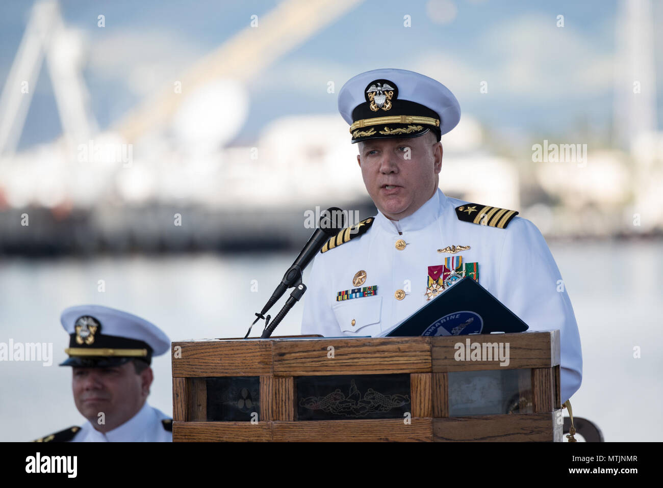 170105-N-KC128-0035 JOINT BASE PEARL HARBOR-HICKAM, Hawaii (January 5 ...