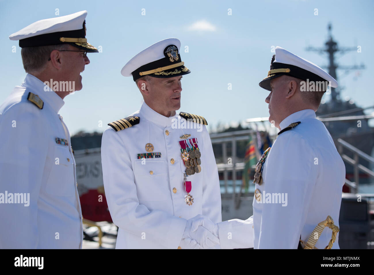 170105-N-KC128-0042 JOINT BASE PEARL HARBOR-HICKAM, Hawaii (January 5 ...