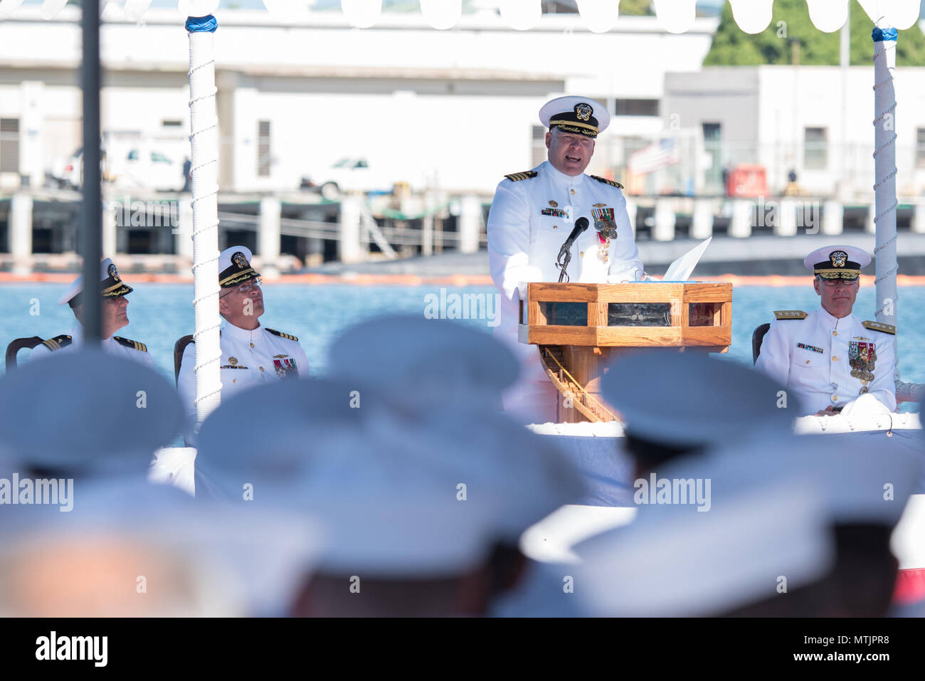 170106-N-KC128-0250 JOINT BASE PEARL HARBOR-HICKAM, Hawaii (January 6 ...