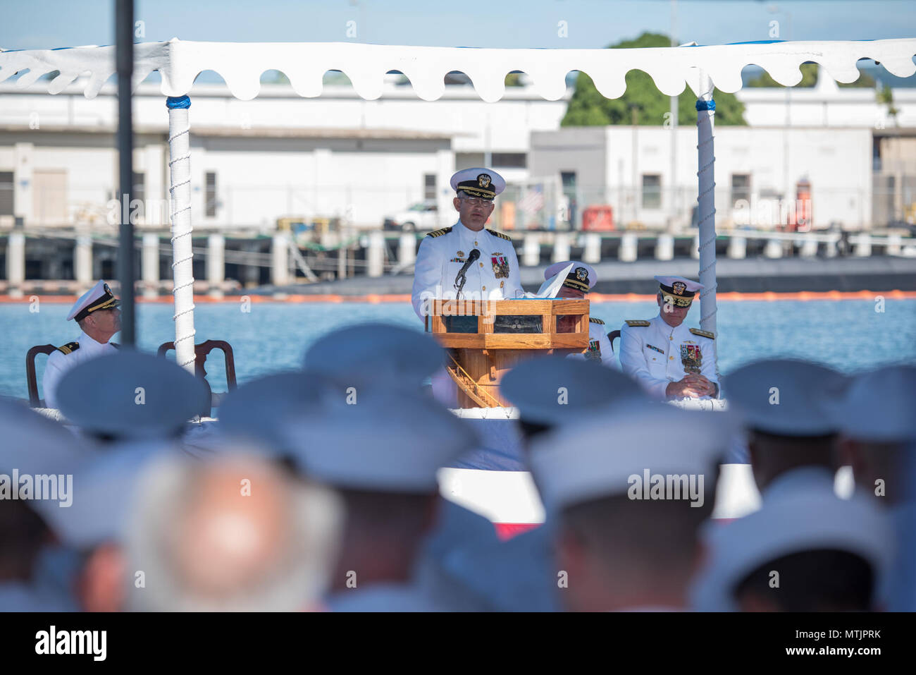 170106-N-KC128-0320 JOINT BASE PEARL HARBOR-HICKAM, Hawaii (January 6 ...