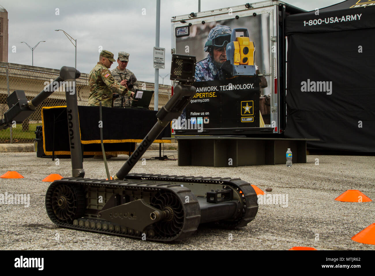 Irobot packbot hi-res stock photography and images - Alamy