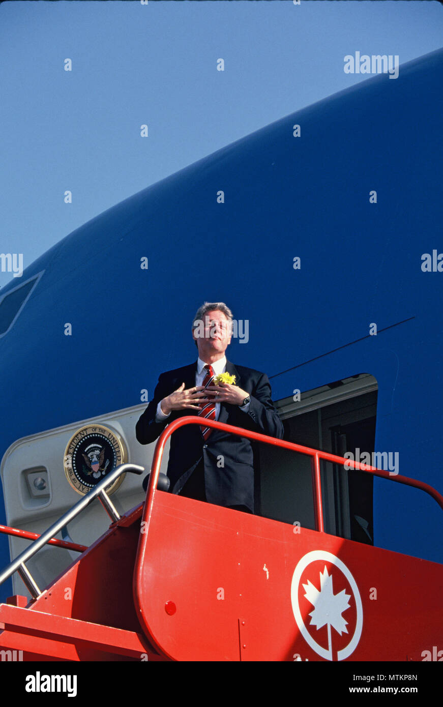 Vancouver, Canada 1993/03/04 President William Jefferson Clinton boards ...