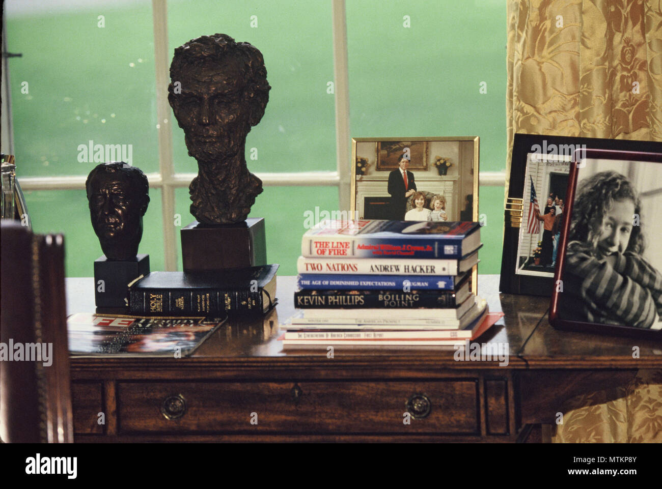 The credenza behind the desk of President William Clinton in the Oval ...