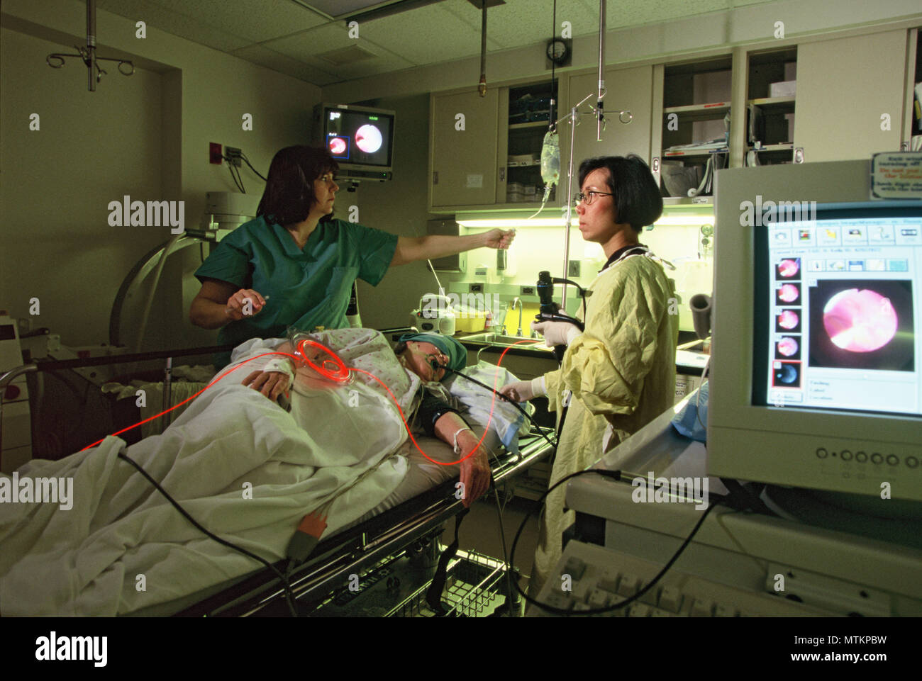 Bethesda, MD 1998/03/01 Photodynamic Laser light therapy in te fight ...